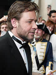 russell crowe, Russell Crowe drops anchor in Sydney | HELLO!