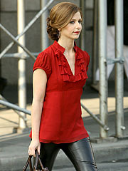 Scarlet-clad Sarah Michelle sets city streets scorching | HELLO!