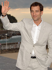 Clive steps into Bogart's shoes for sleuth role | HELLO!