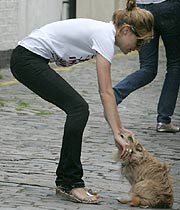 Sienna gets a woof of approval from Bess | HELLO!