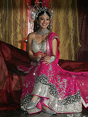 Shilpa spreads Bollywood splendour across UK with musical | HELLO!