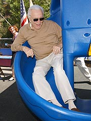 Generous Kirk gives kids a lesson in fun at 91 | HELLO!