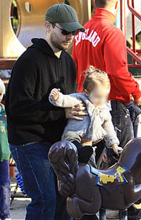 Tobey Maguire takes daughter Ruby to park | HELLO!