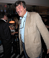 Steven Fry sheds four stone with brisk walks | HELLO!