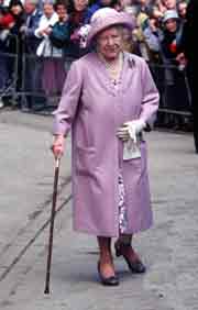 THE QUEEN MUM RETURNS HOME FOR HER 101ST BIRTHDAY CELEBRATIONS | HELLO!