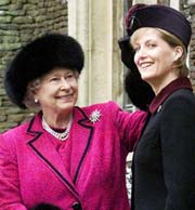 SMILING ROYALS ATTEND CHURCH AT SANDRINGHAM ON CHRISTMAS DAY | HELLO!