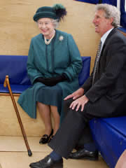 FIRST FULL DAY OF ENGAGEMENTS FOR QUEEN SINCE KNEE OP | HELLO!