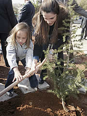 Rania and Anne put down some roots | HELLO!