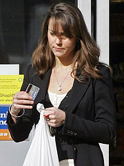 Wills' girl Kate isn't too grand for local shops | HELLO!