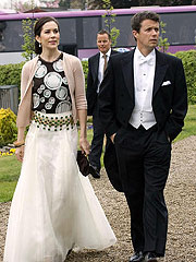 Mary's cool look for a white wedding | HELLO!