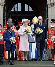 Queen distributes Maundy money in Manchester | HELLO!