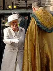 Family members gather to share thanksgiving with Queen | HELLO!