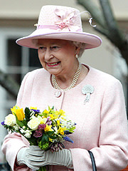 Queen attends Easter service at Windsor | HELLO!