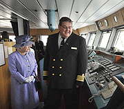 Queen Elizabeth makes farewell visit to the QE2 | HELLO!