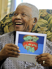 Relaxed Mr Mandela kicks back during meeting with PM Gordon | HELLO!