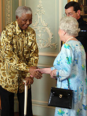 Nelson Mandela hosts party in London | HELLO!