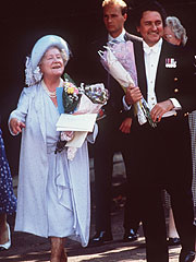 Bidding at the Backstairs Billy auction gets underway | HELLO!