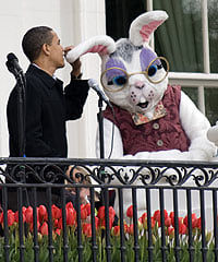 Barack Obama bends the Easter Bunny's ear | HELLO!