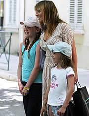 Adoring fans spice up Geri's St Tropez trip | HELLO!